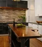 Original trebord topp og forkle på kjøkkenet