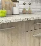 Lakooniline tabletop kerge peakomplekti jaoks köögis