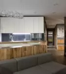 Дерев'яні меблі і покриття для підлоги кухні