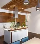 इको-शैलीतील स्वयंपाकघरमध्ये मूळ छत डिझाइन