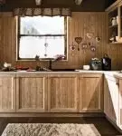 Дрвени намештај у кухињи у приватној кући