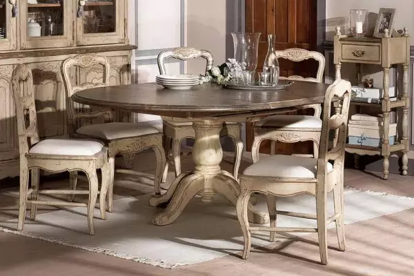 Meja makan besar-besaran dalam desain Prancis