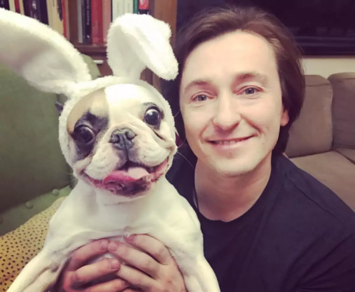 Sergey Bezrukov eo seu bulldog Polly