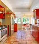 レトロなスタイルのキッチンの赤い家具