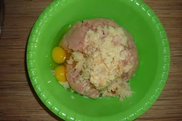 Minced meek, eggs and bread