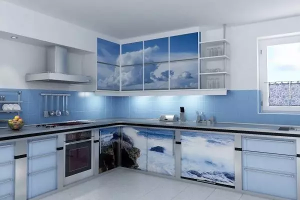 Auricolare blu spettacolare in cucina
