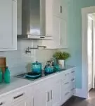 Μπλε επιτραπέζια σκεύη στην κουζίνα