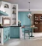 青い詳細を持つスタイリッシュなキッチン家具