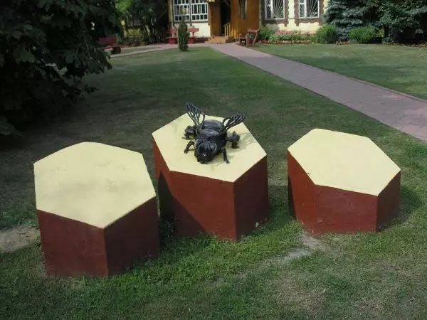 Monument of the bee in Moscow