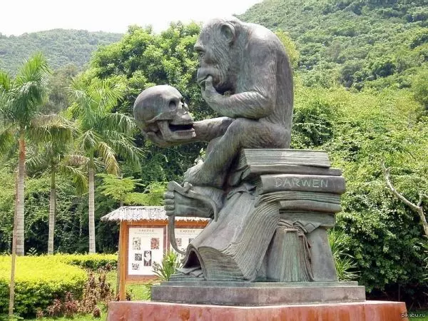 Denkmal für Affe in Hainyan