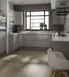 Стіна сірого кольору на кухні в будинку