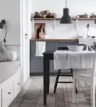 Текстиль сірого кольору в кухні-їдальні