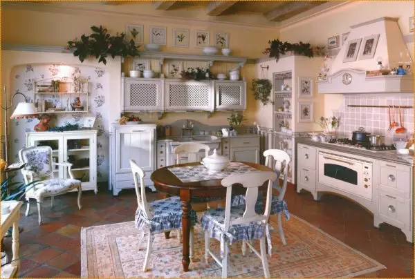 Palamuti sa vintage kitchen.