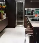 Кухня ў цёмна-карычневым колеры