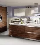 Dapur besar dengan furnitur kayu alami