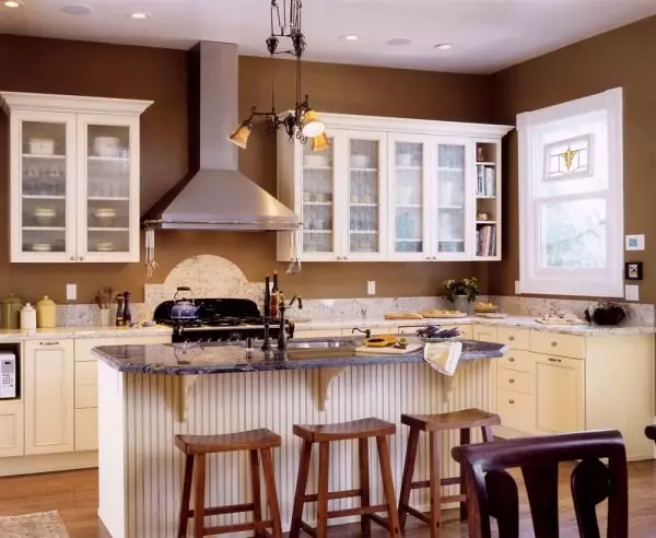 Сцены цёплага карычневага колеру на кухні