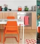 Sự kết hợp nhẹ nhàng của màu xanh và cam trong không khí nhà bếp