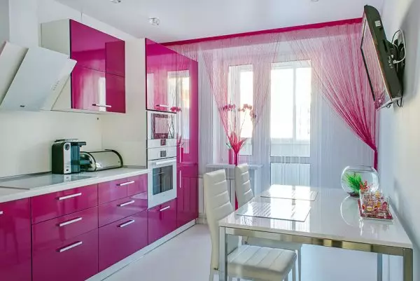 Bếp có màu hồng phong phú trong nội thất