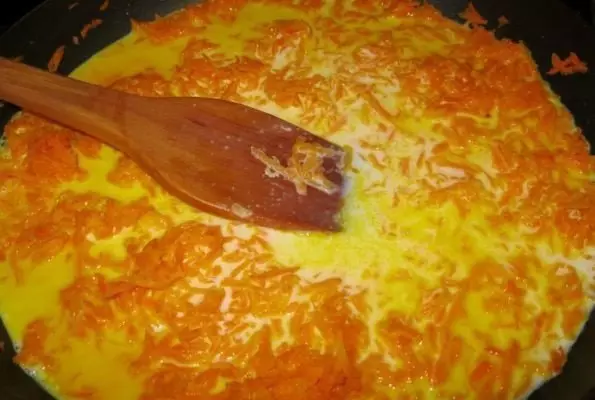 胡蘿蔔在鍋裡