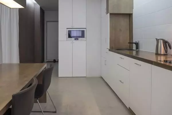 Malá kuchyňa bez dverí