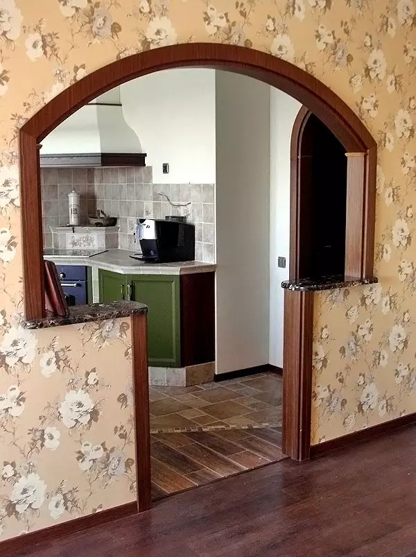Pintu dengan protrusions di dapur
