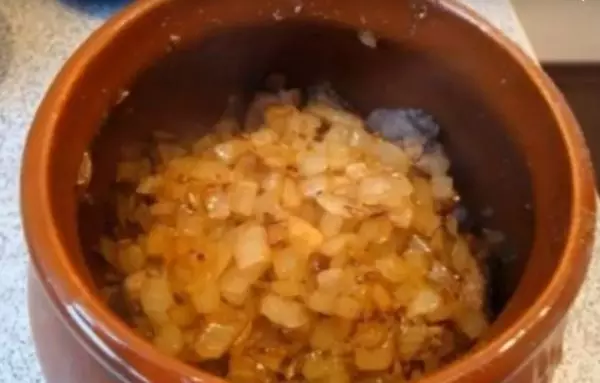 Bawang dina pot sareng daging