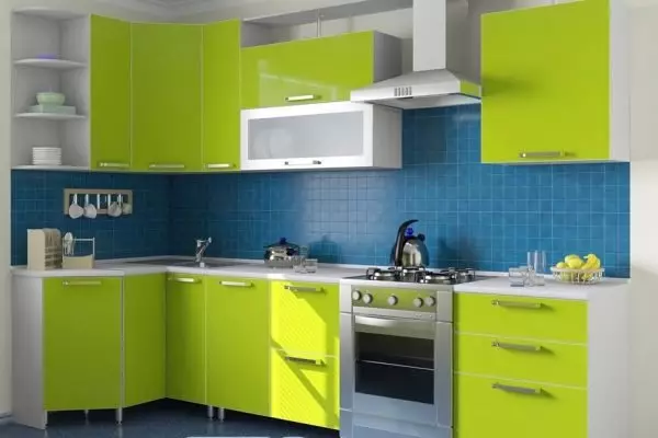 Cozinha azul-verde no apartamento