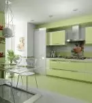 Decoração de salada pálida de uma grande cozinha