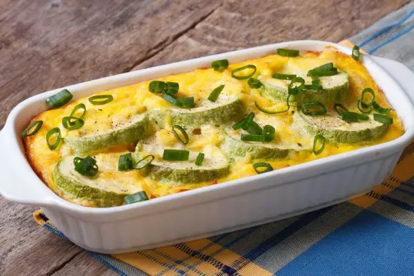 I-zucchini ibhakisi kwi-cheese ocher