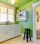 Světlé zelené kuchyňské zdi