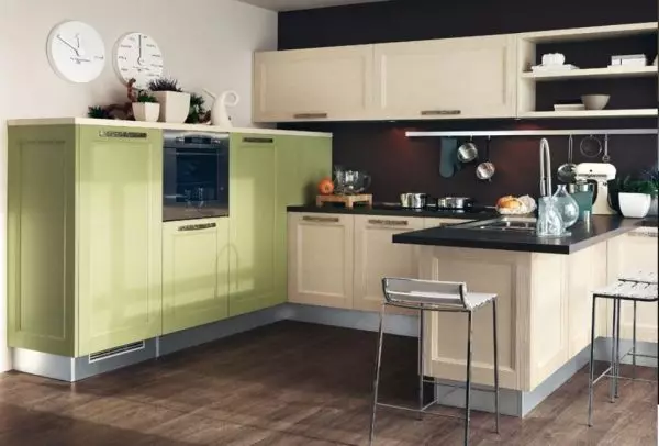 Nội thất nhà bếp nghiêm ngặt với tủ màu xanh lá cây