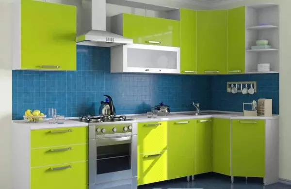 Kuzhinë e gjelbër dhe blu në shtëpi