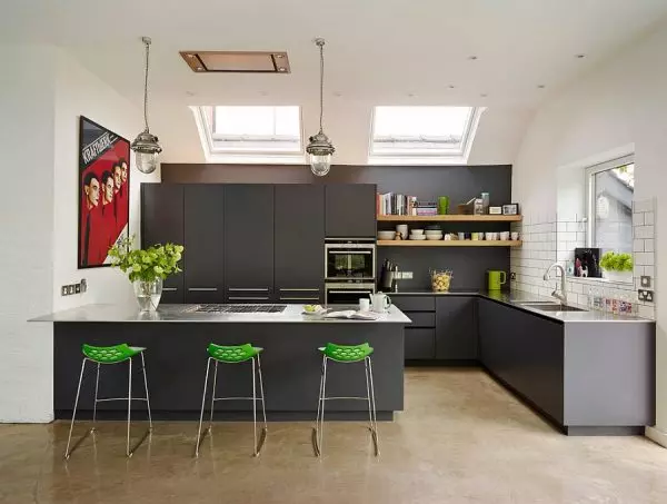 Decoración verde brillante sobre cociña gris