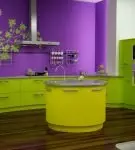 Interior da cociña verde violeta