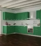Auriculares verdes escuros na cociña espazos