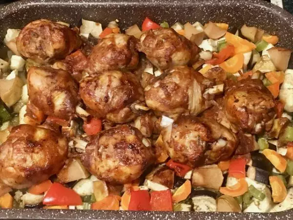 Pollo acabado con verduras no forno