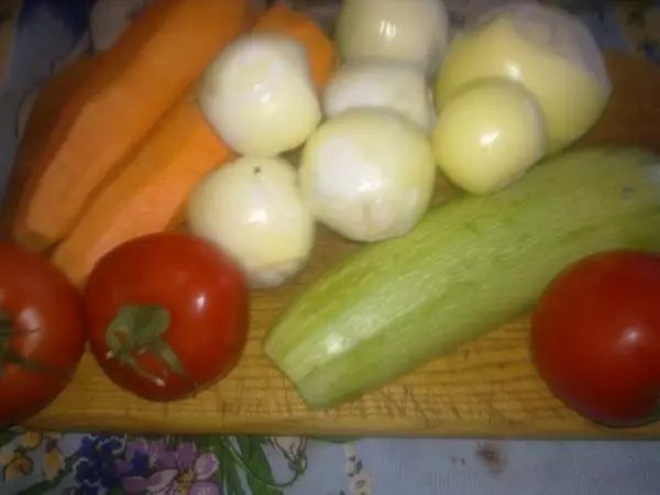 Luk, krompir, paradajz i tikvice