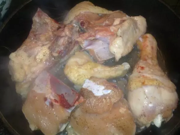Κοτόπουλο σε ένα τηγάνι