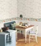 Ang kumbinasyon ng vinyl wallpaper na may iba't ibang mga pattern sa kusina