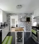 Siva pozadina sa bijelim uzorka u kuhinji