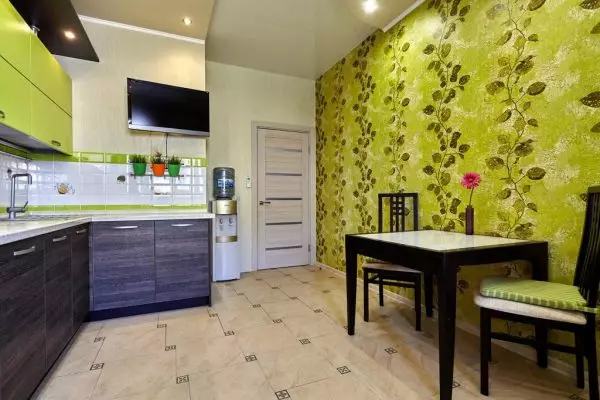 Mutfakta yeşil desenli duvar kağıtları
