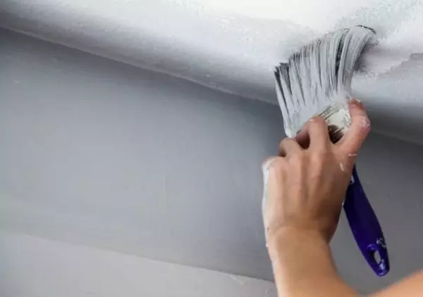 天井周辺の塗料を適用するプロセス