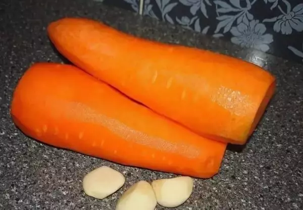 Carrots thiab qej