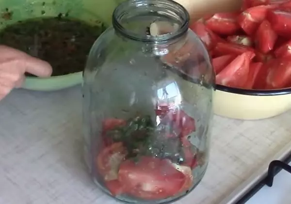 La procezo de kuirado de tomatoj en la korea
