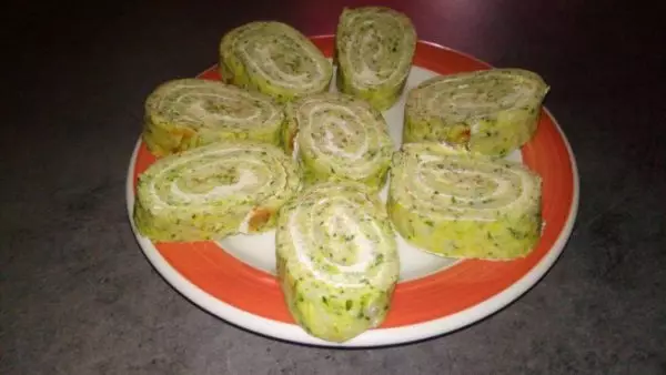 I-Rolls ebiyelwe kwi-zucchini