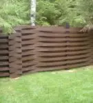 Kombinierter Zaun mit horizontaler Bahn