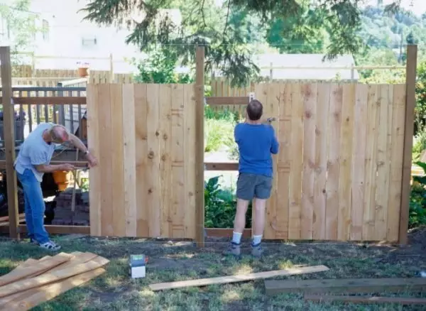 Gradnja lesene ograje