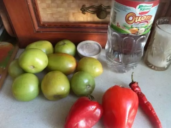 Tomaten, peper, azijn en suiker