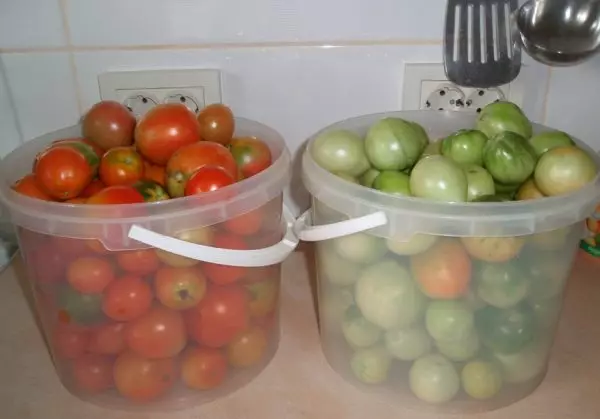 Veser met tomaten