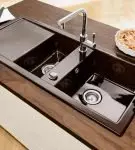 Double sink with surface drying items